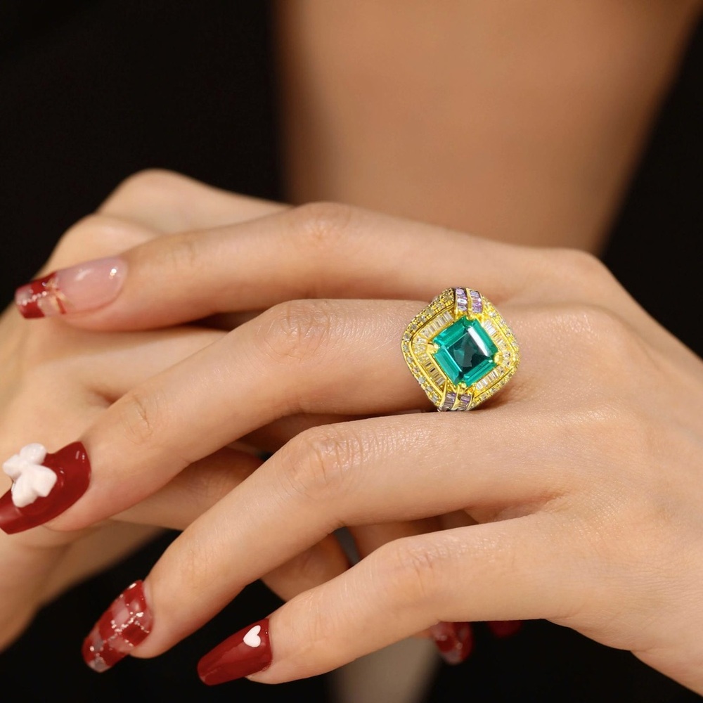 Medieval Emerald Luxurious Square Diamond Open Ring - Gem